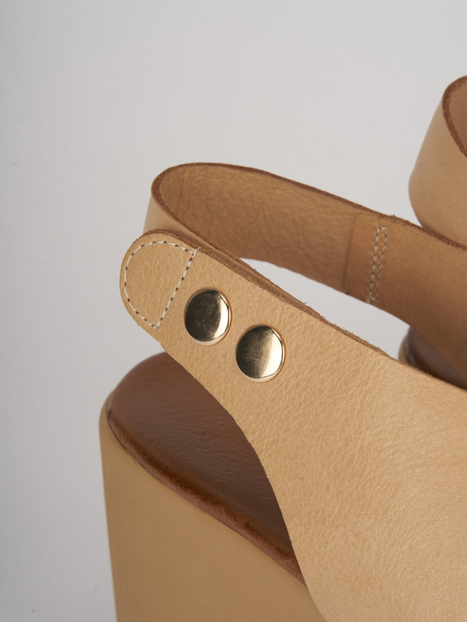 Wedge heels woman heel 7 cm beige leather | Barca Stores Wedge heels woman heel 7 cm beige leather | Barca Stores